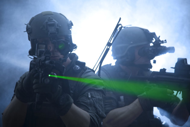 New military goggles combine nightvision and thermal imaging. | The ...